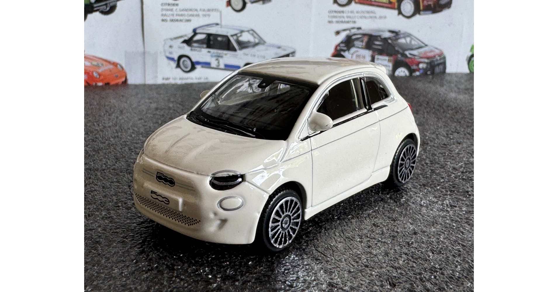 Fiat 500e (2020) - Bburago - Méretarányos modellek a legjobb áron
